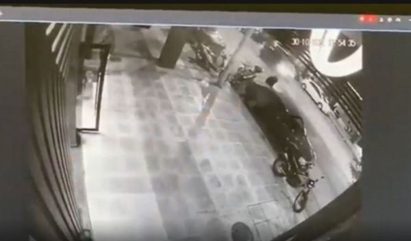 Σοκάρει το video ντοκουμέντο: Κάμερα κατέγραψε λίγα δευτερόπελτα πριν ο ...