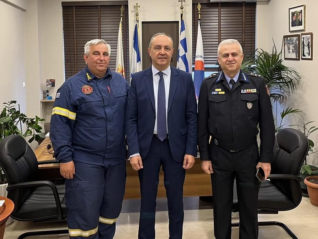 Θ. Καράογλου: «Πρότυπο κοινωνικής προσφοράς οι πυροσβέστες μας» Eidisis ...