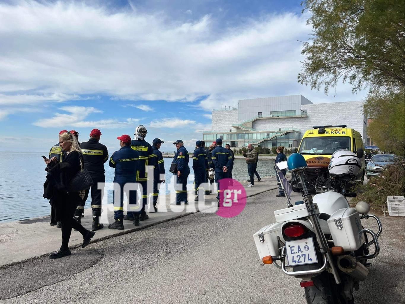 Θεσσαλονίκη: Δέθηκε με χειροπέδες στο ΙΧ του και βούτηξε στον Θερμαϊκό ...